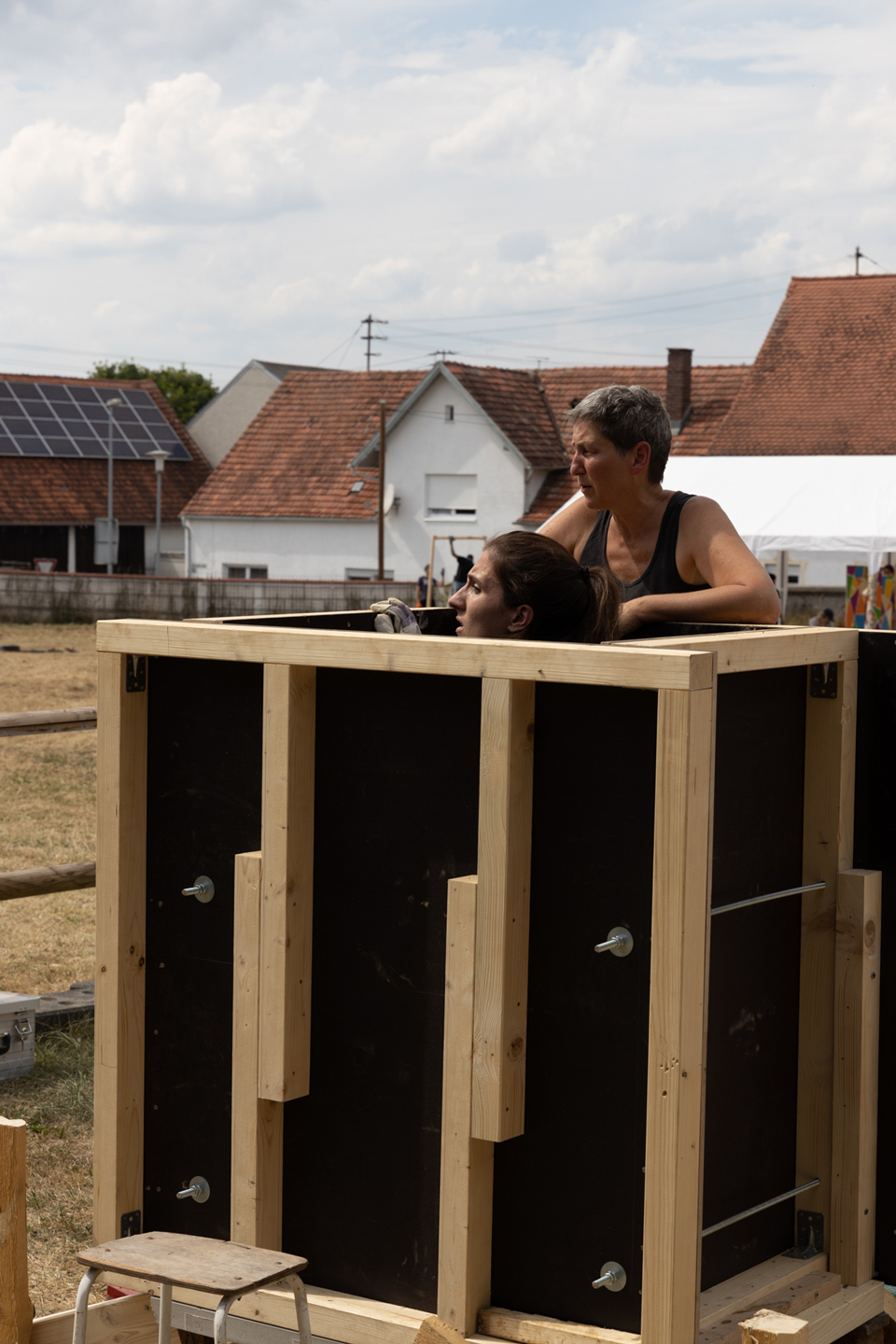 Practical experience: Building a Rammed-Earth Block | Transsolar ...
