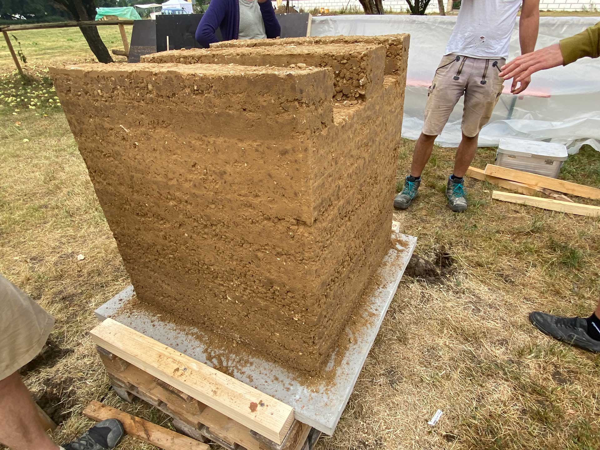Practical experience: Building a Rammed-Earth Block | Transsolar ...