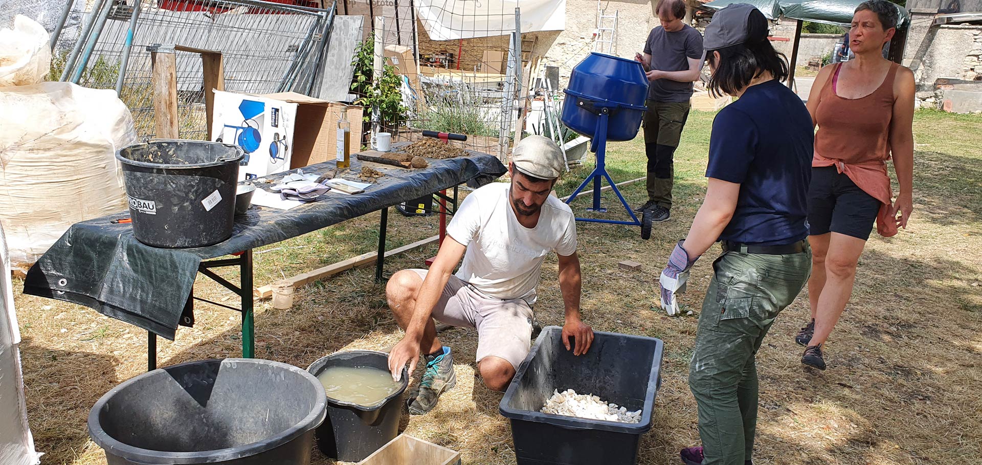 Practical experience: Building a Rammed-Earth Block | Transsolar ...