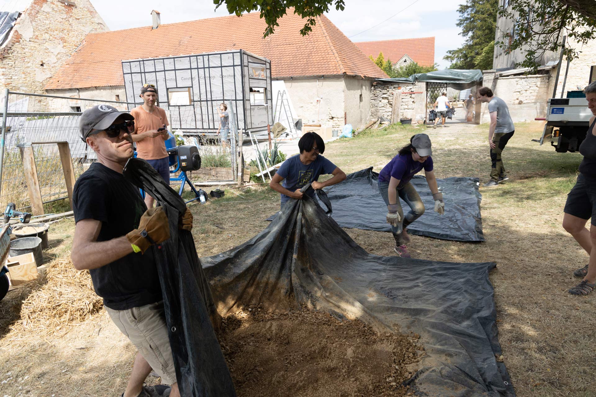 Practical experience: Building a Rammed-Earth Block | Transsolar ...